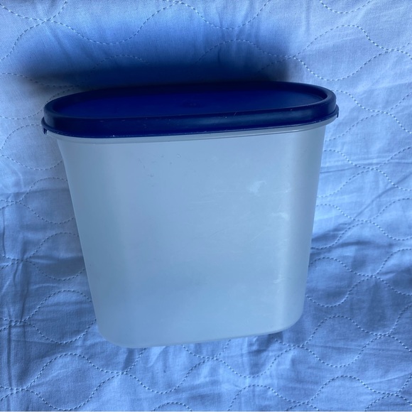 Tupperware | Kitchen | Tupperware Vintage 7 4 Cups 17 Litres 7 Tall ...